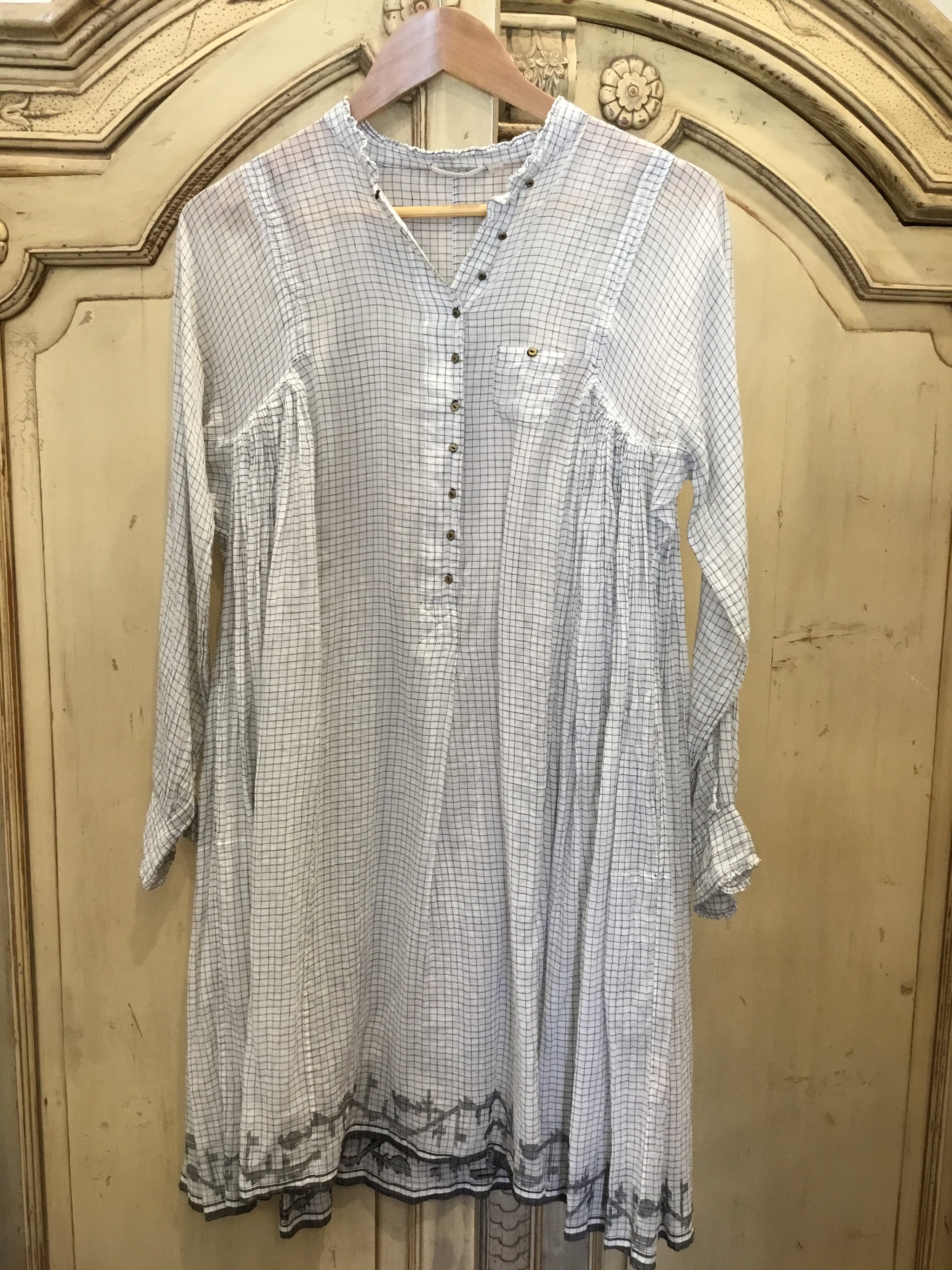INDIA in BALMAIN ⎢ INJIRI - Charcoal Plaid